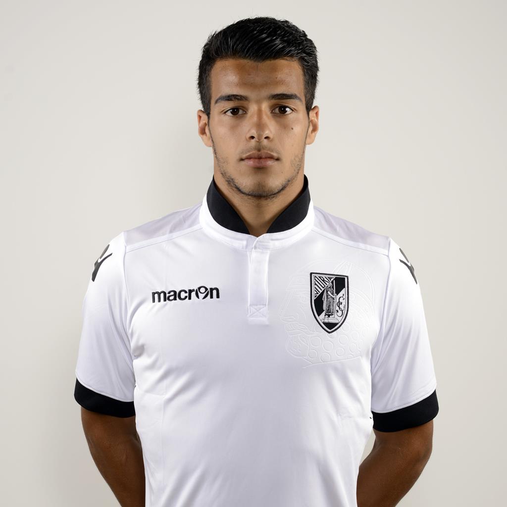 Oficial: Sahraoui enfortece a muralha vimaranense - Renascença