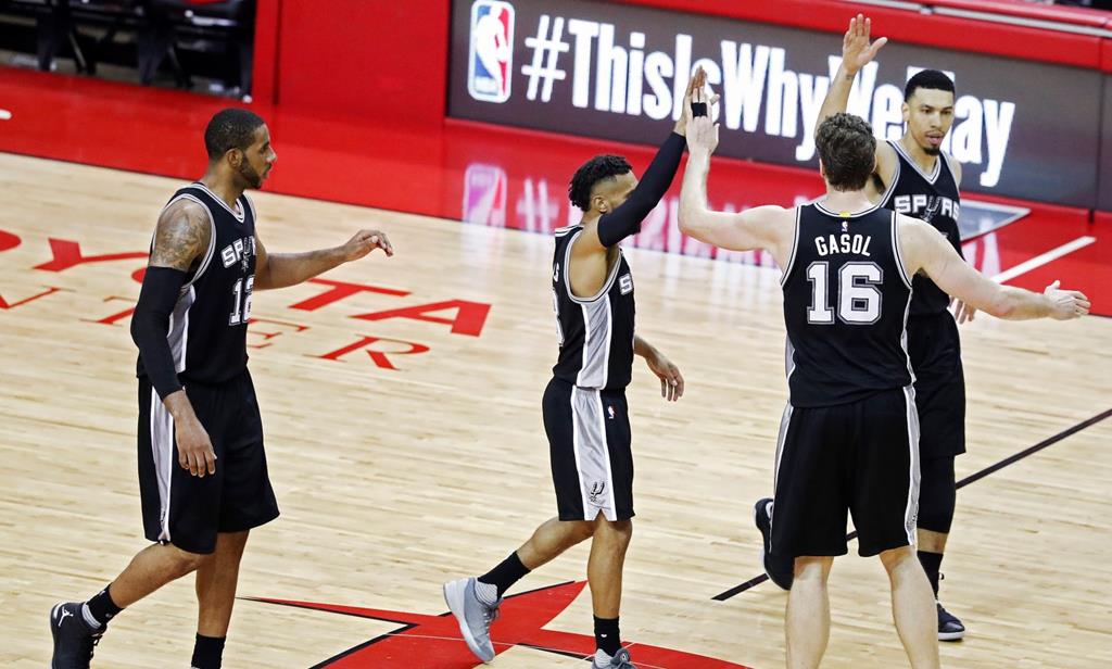 Aldridge lidera Spurs frente aos Thunder - Renascença