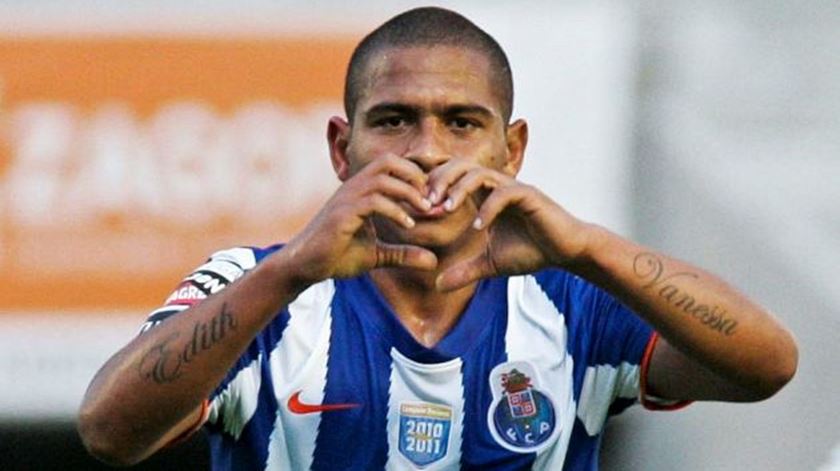Walter suspenso depois de acusar positivo em teste antidoping - Renascença
